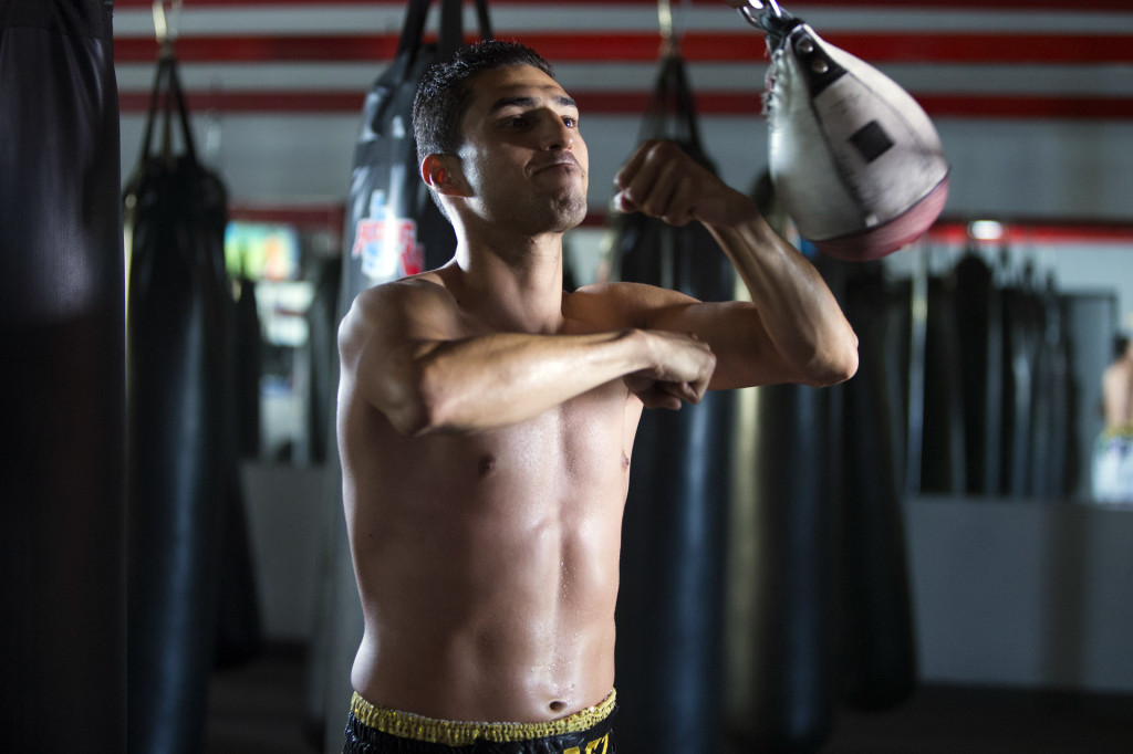 Maidana vs. Lopez, Lara vs. Angulo fight preview video & workout photo ...