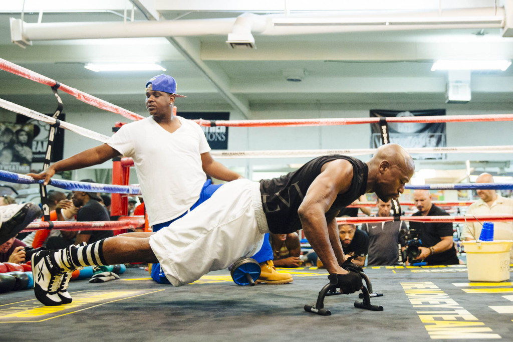 Videos: Floyd Mayweather training sessions & camp updates - ProBoxing ...
