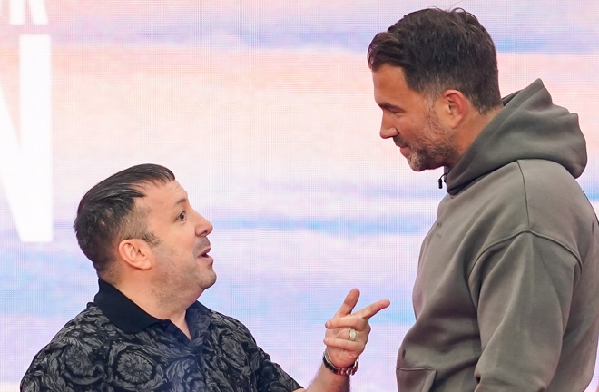 Who was the man in sunglasses in between Eubank Jr and Benn?